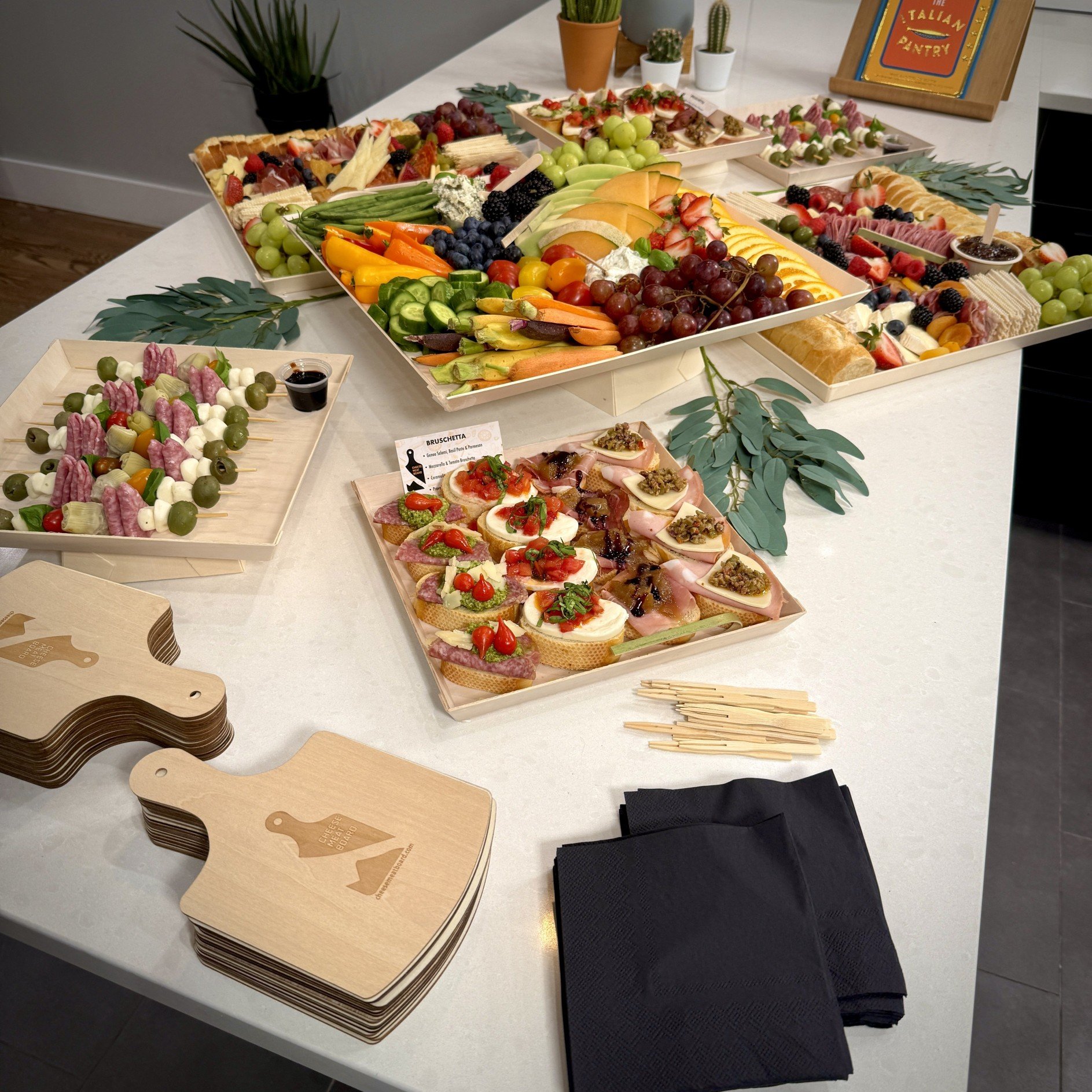 35 PERSON DROP OFF GRAZING TABLE