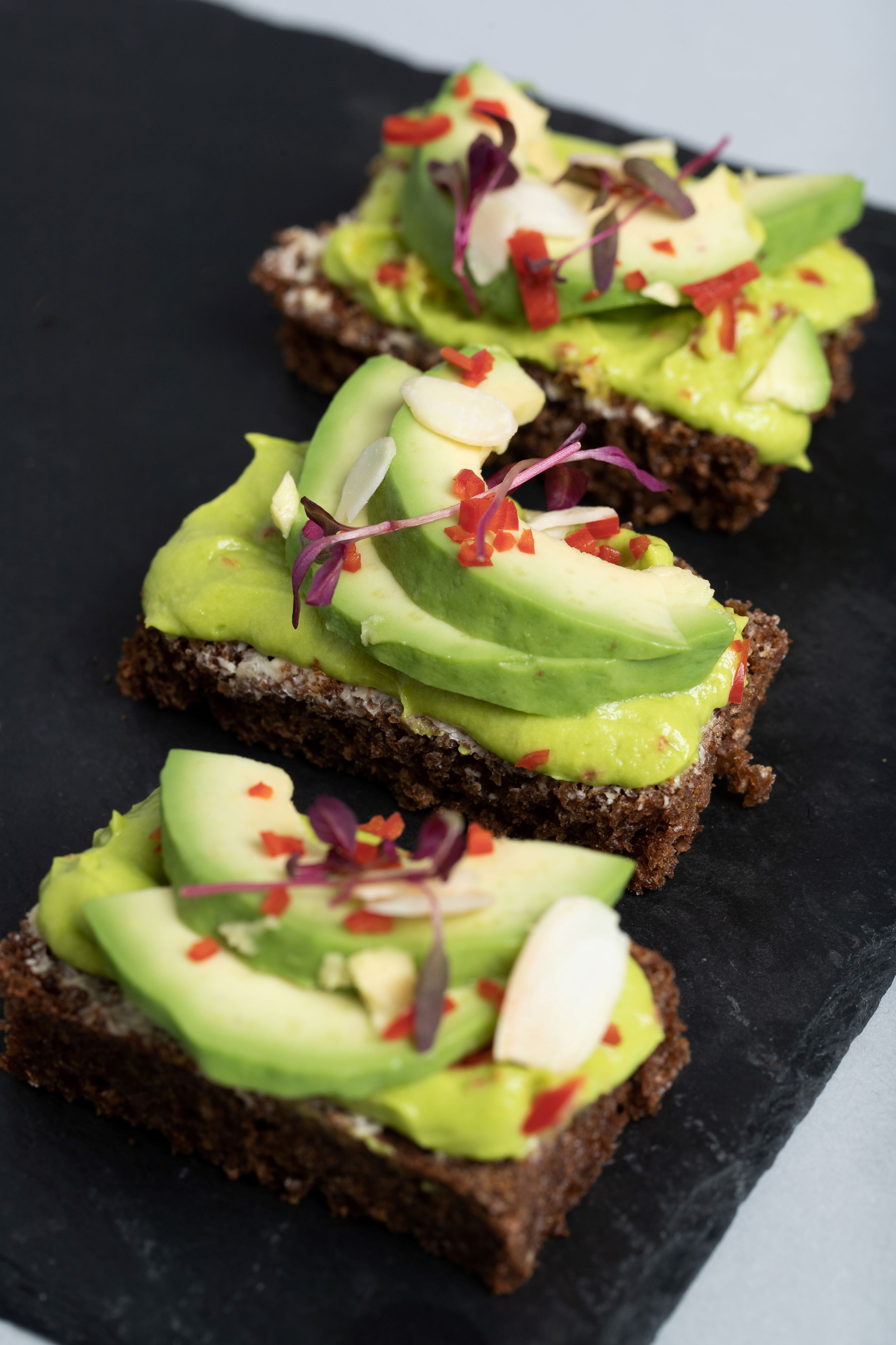 Smashed avocado, chilli, lemon, Guinness brown bread